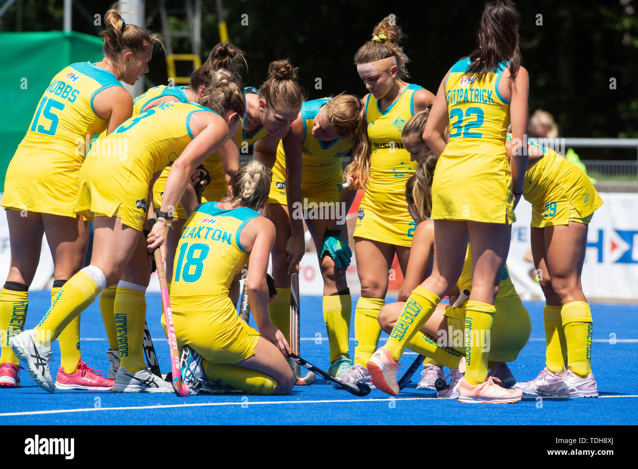2019 the australian team huddle hi-res stock photography and images - Alamy