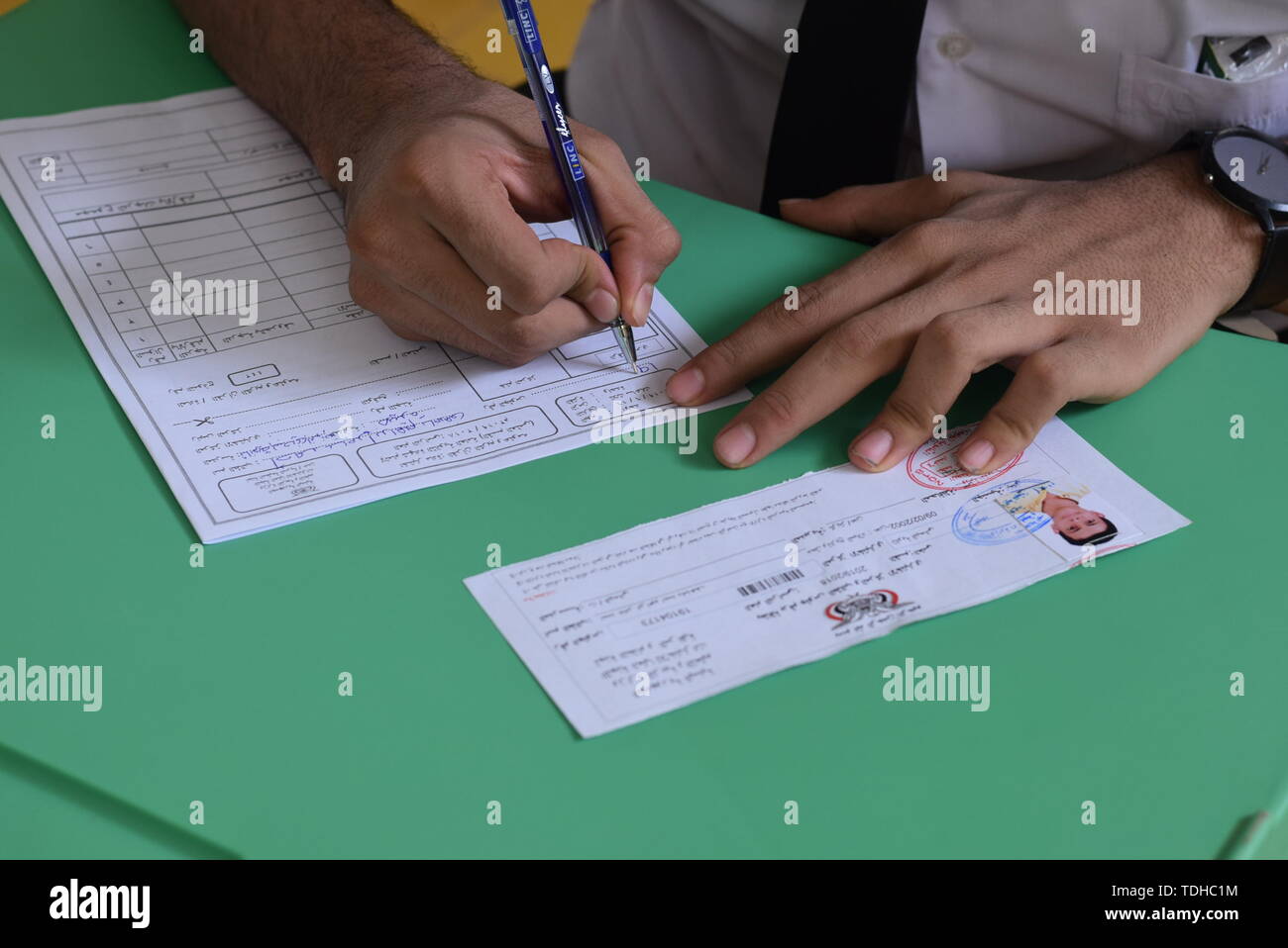 Student cheating in exams hi-res stock photography and images - Alamy