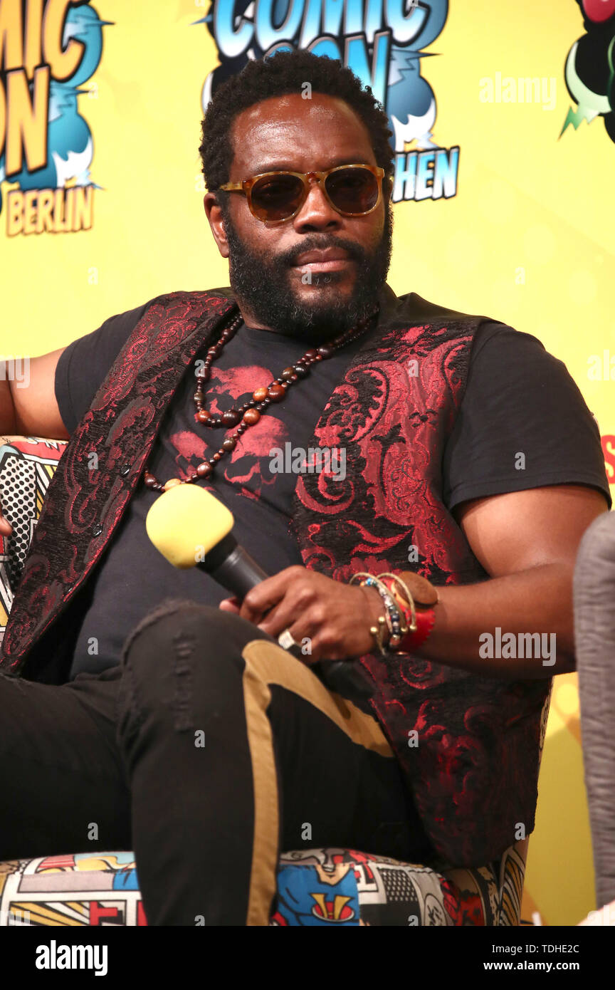 Chad l coleman hi-res stock photography and images - Alamy