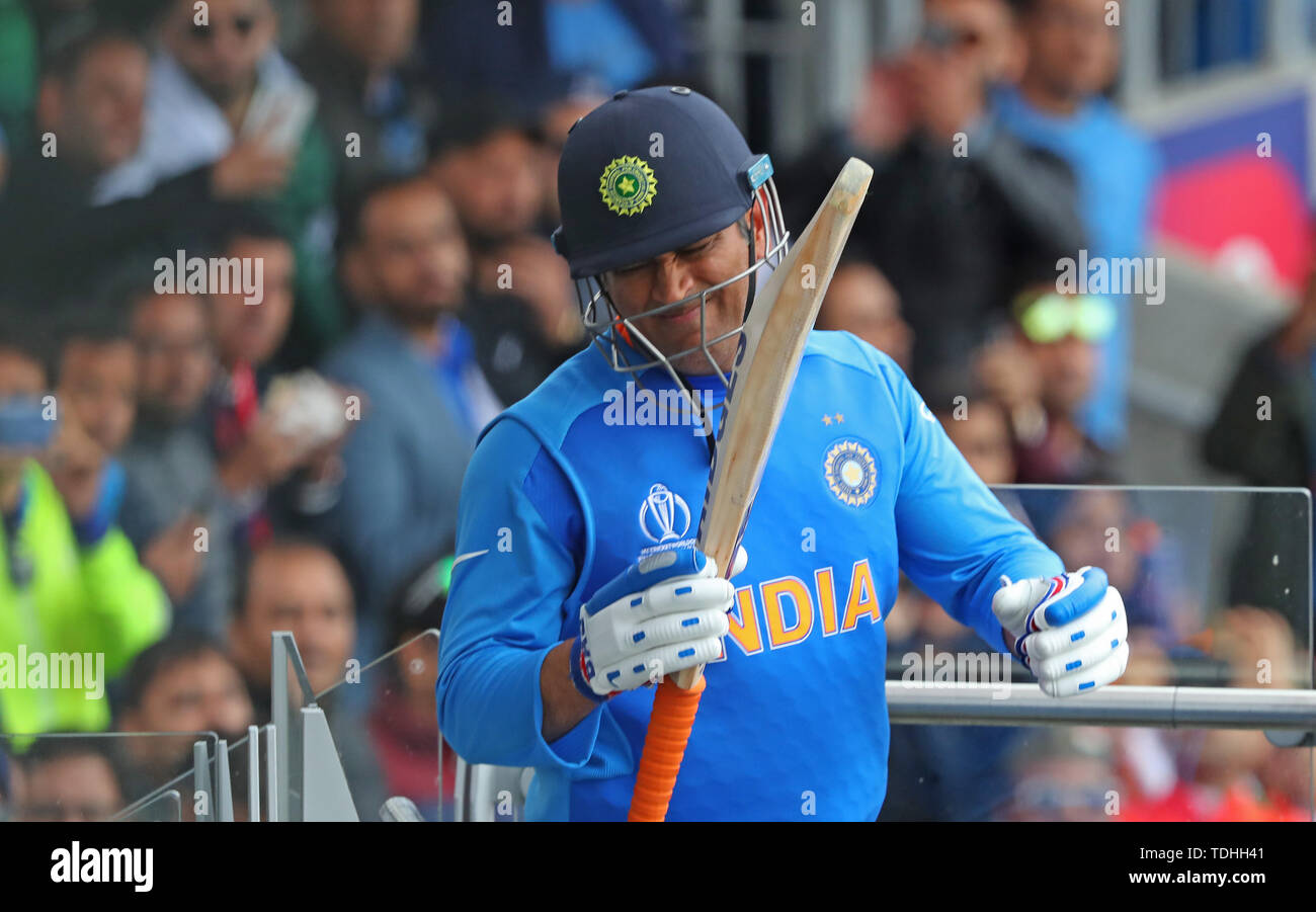 Ms dhoni 2019 world cup hi-res stock photography and images - Alamy