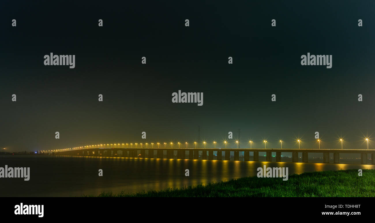 The main bridge in Wenzhou in China at night Stock Photo - Alamy