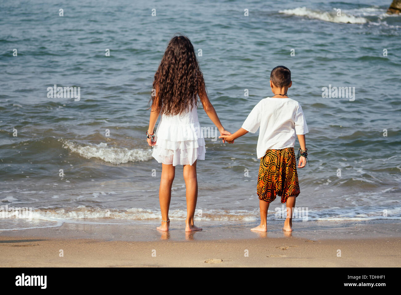 Back view girl child silhouette hi-res stock photography and images - Alamy