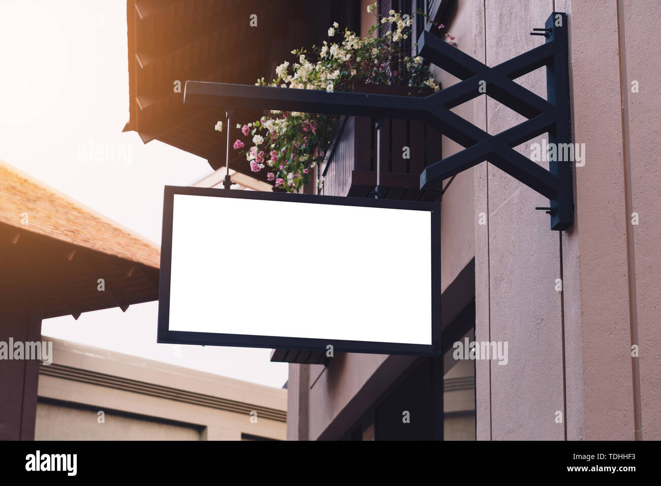 Blank white signage hi-res stock photography and images - Alamy