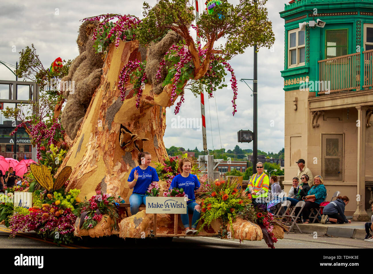 Portland, Oregon, USA - June 8, 2019: Alaska Airlines Float in the ...