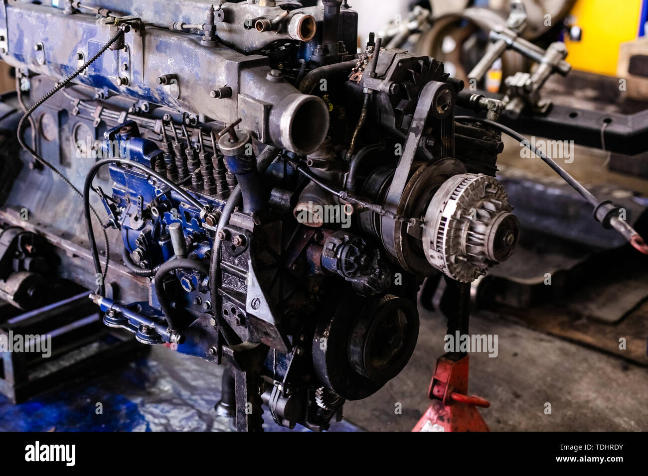 Mechanic opened the locking valve mechanism. Disassemble engine block ...