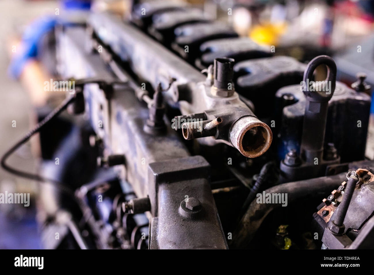 Mechanic opened the locking valve mechanism. Disassemble engine block ...