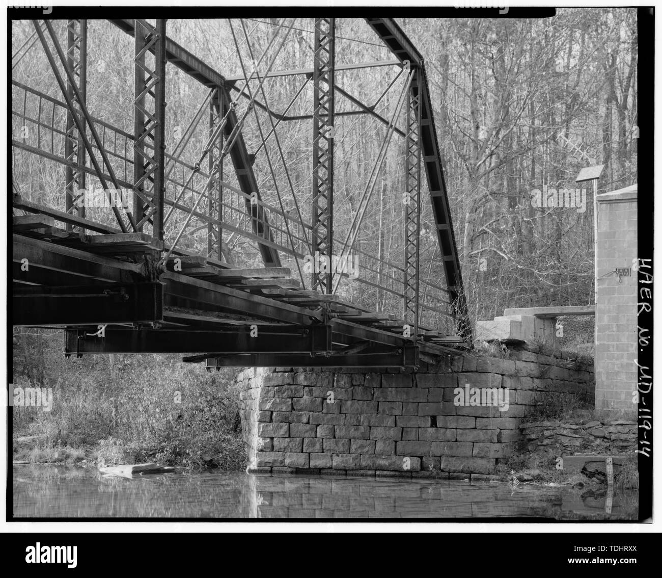 OBLIQUE VIEW, NORTHEAST PORTION OF STRUCTURE, FROM SOUTHEAST, SHOWING ...