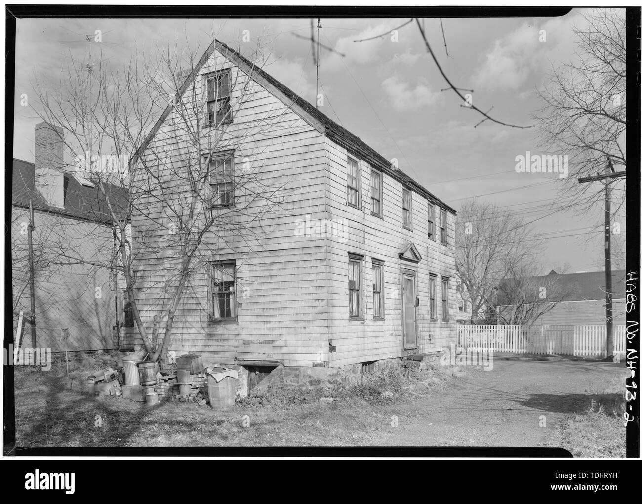 L shaped building hi-res stock photography and images - Alamy