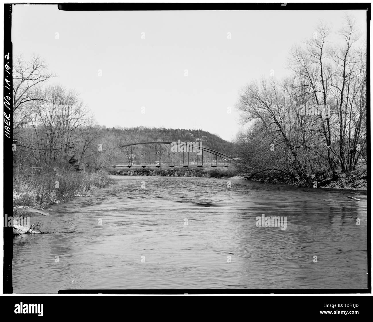OVERALL VIEW OF BRIDGE AND UPPER IOWA RIVER. VIEW TO EAST. - Freeport ...