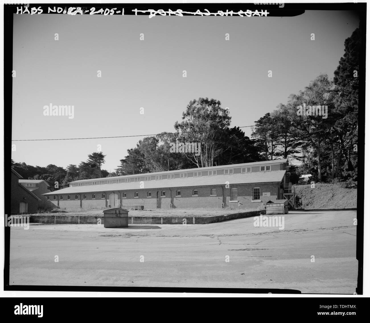 OVERALL VIEW OF BUILDING 661 LOOKING SOUTHWEST. BUILDINGS 662 AND 663 ...