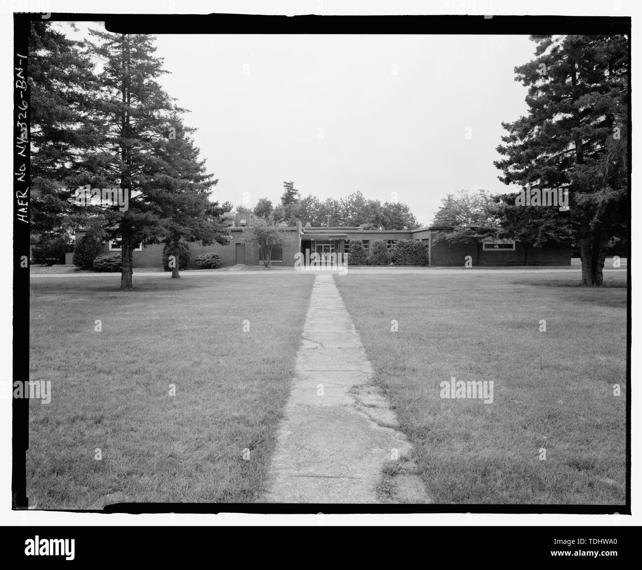 OVERALL view OF BUILDING AND GROUNDS. VIEW TO SOUTHEAST. - Plattsburgh ...