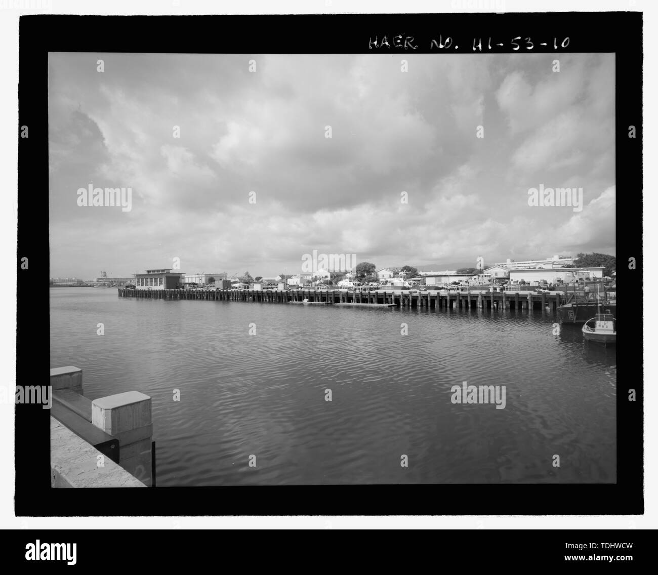 OVERVIEW FROM THE EAST OF PIER S15-S16. VIEW FACING WEST. - U.S. Naval ...