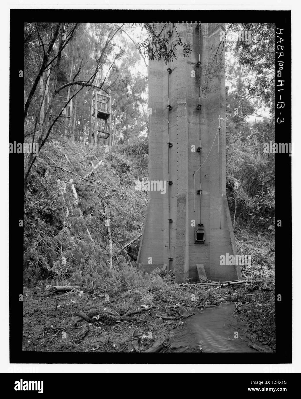 OVERVIEW OF VALVE TOWER FROM EASTERN SIDE OF BASIN SHOWING BRIDGE ...