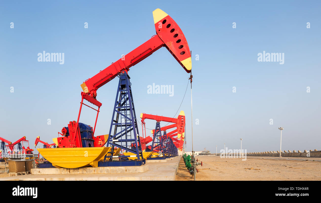 Oil pumping units hi-res stock photography and images - Alamy