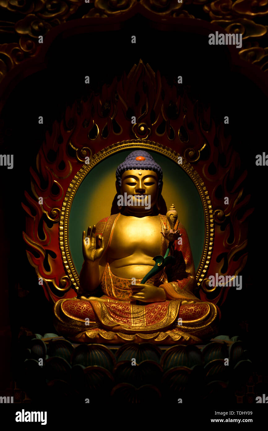 Sculpture statue of sakyamuni temple hi-res stock photography and ...