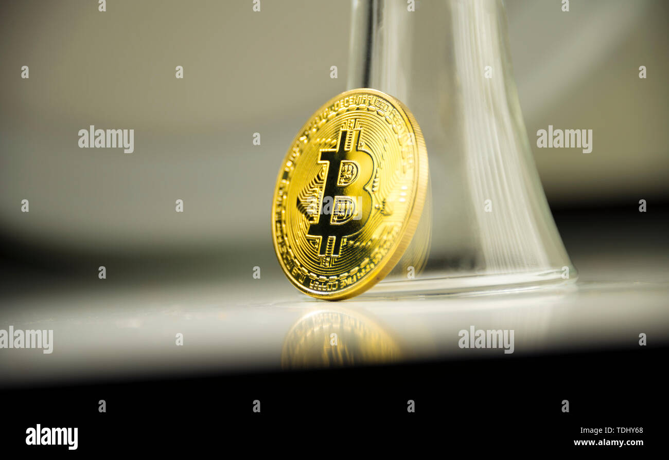 Cryptocurrency edge hi-res stock photography and images - Alamy