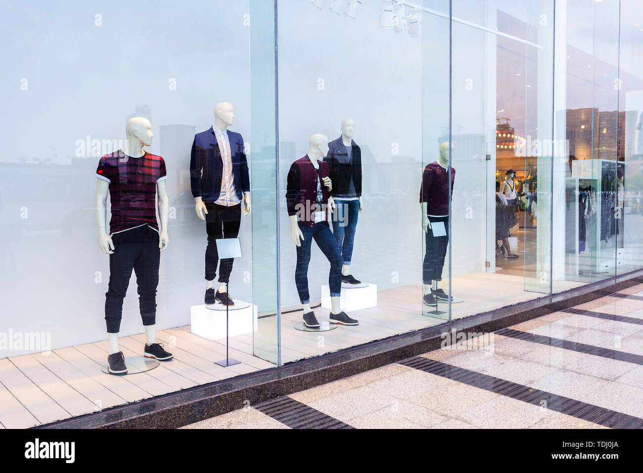 mannequins in fashion shop display window Stock Photo - Alamy