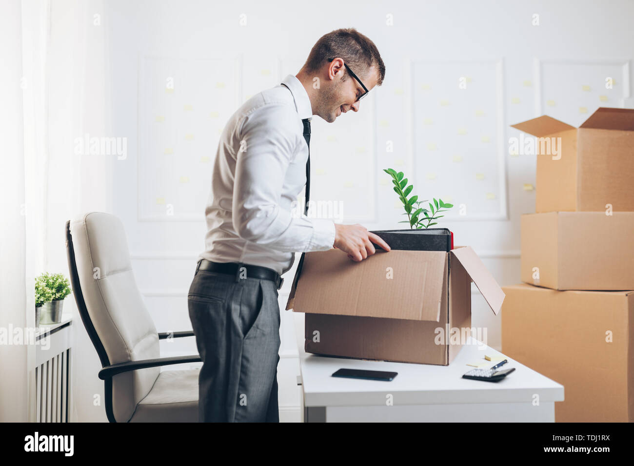 Office relocation hi-res stock photography and images - Alamy