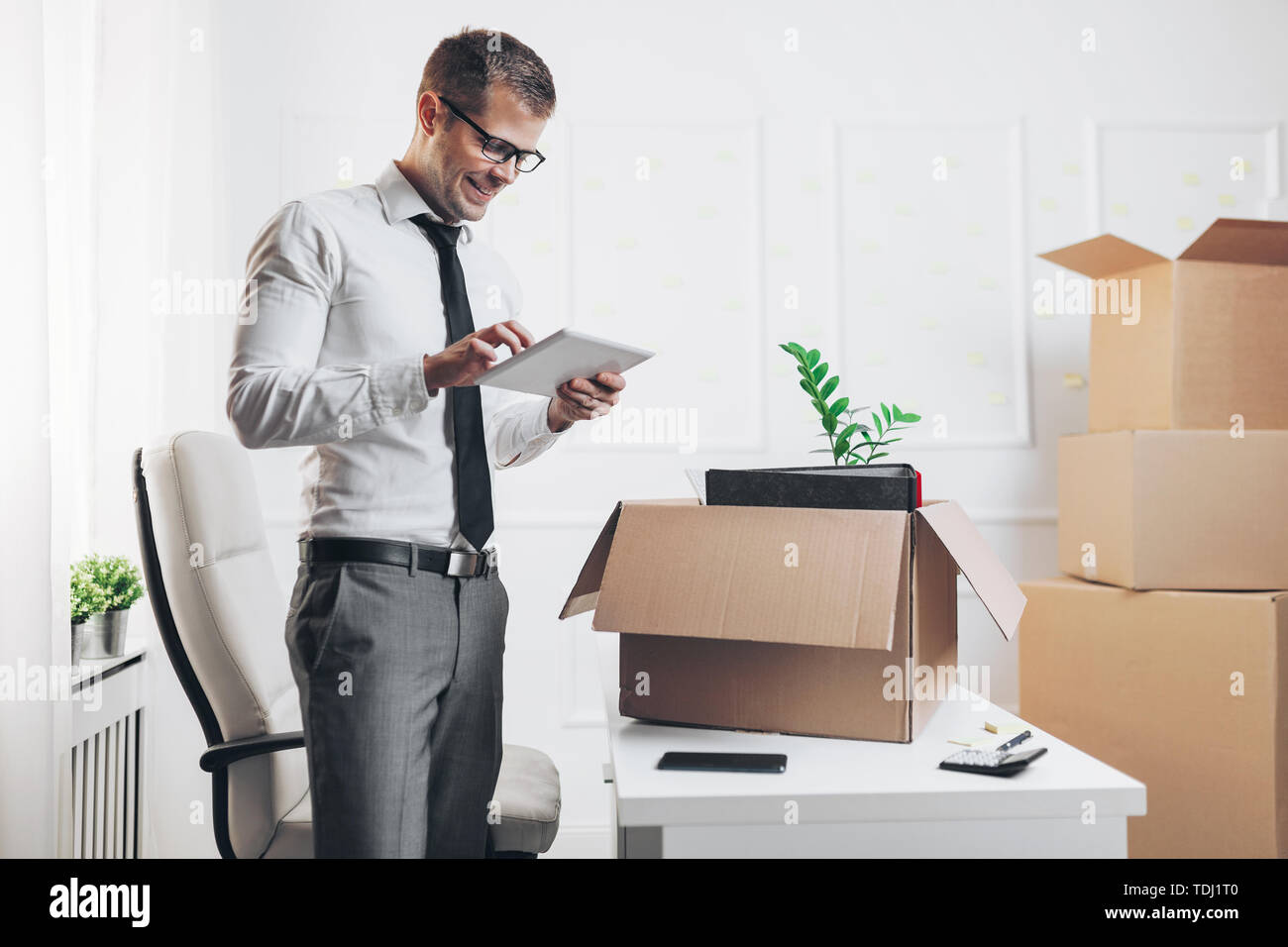 Office relocation hi-res stock photography and images - Alamy