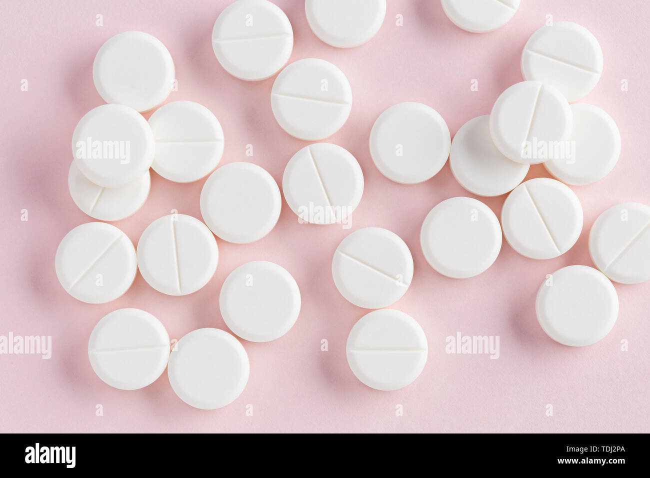 Medicinal round tablets on a pink background Stock Photo - Alamy