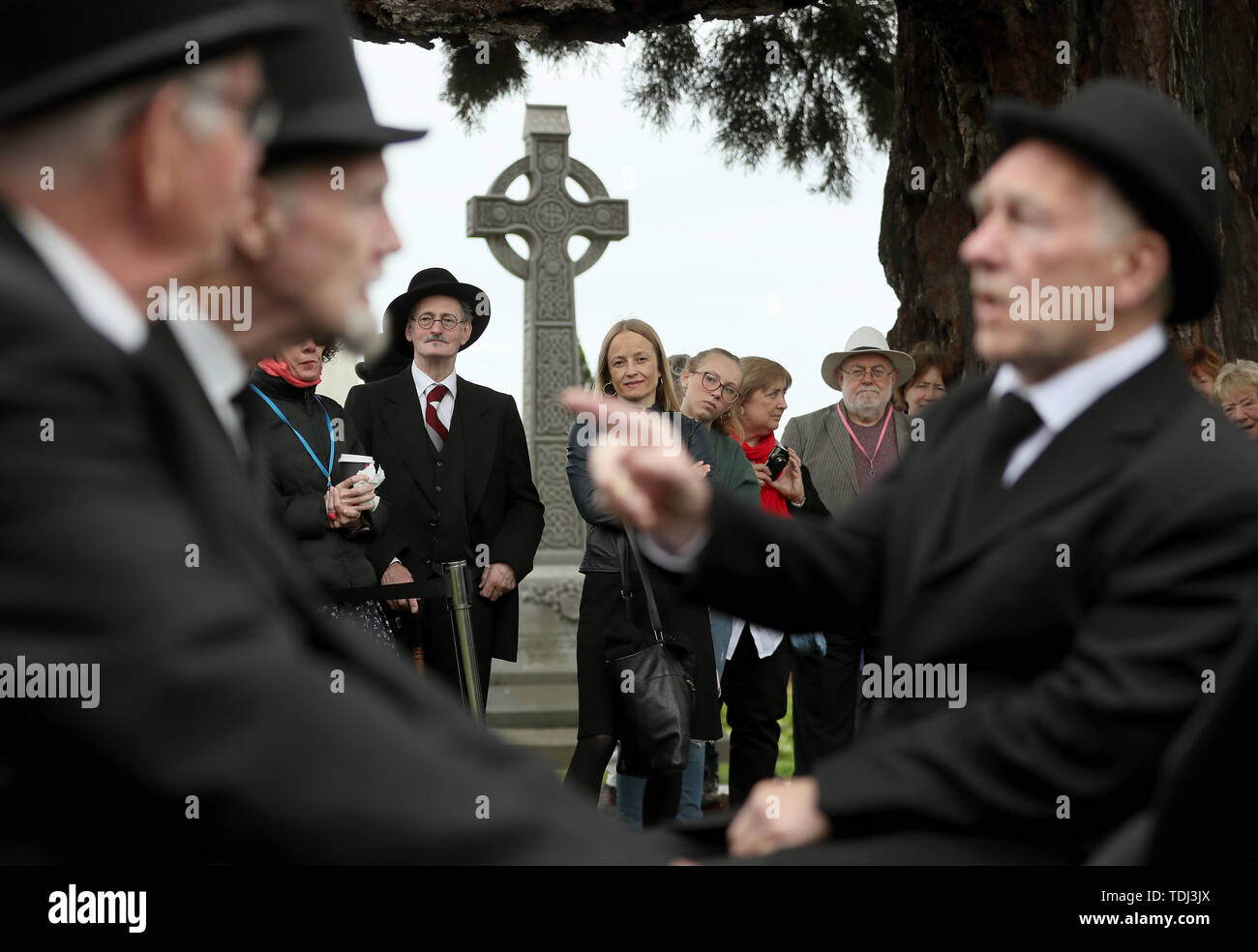 James Joyce lookalike John Shevlin watches the ÔJoyceanstagersÕ ...