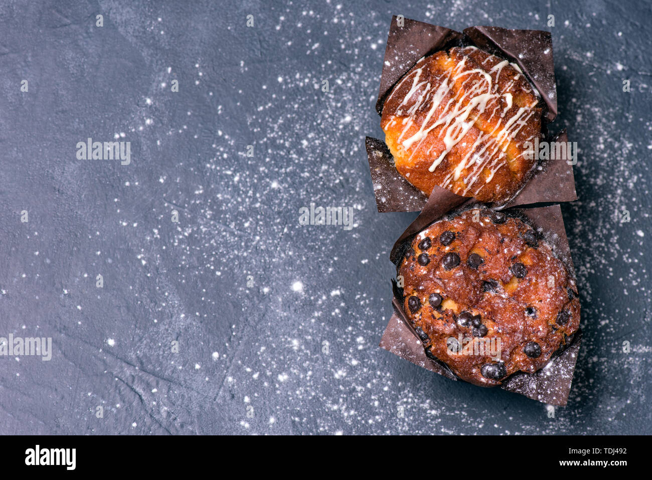 Close up. Dark key. Muffins with chocolate pieces in black paper Stock ...