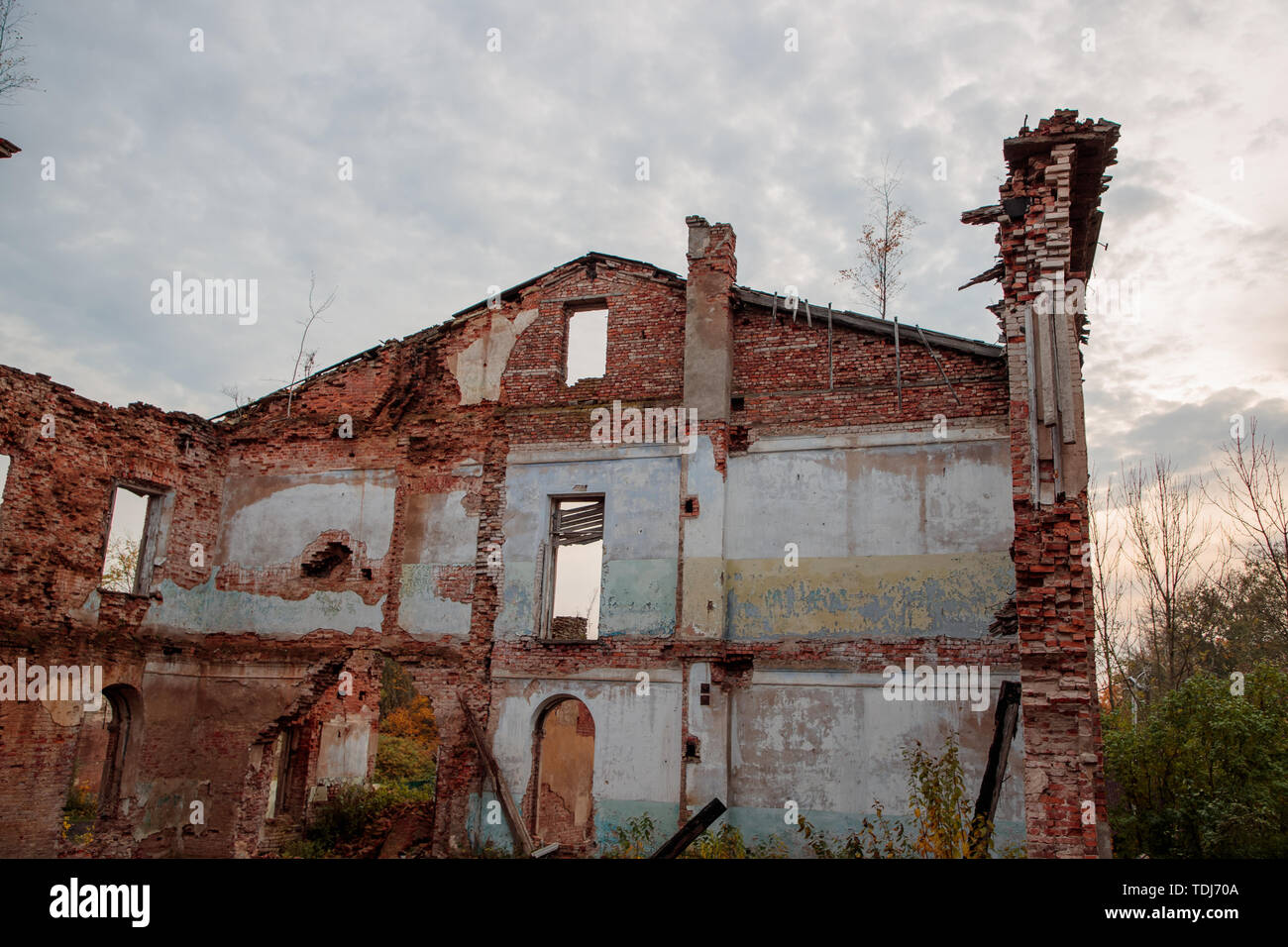 old and ruined building in the daytime Stock Photo - Alamy