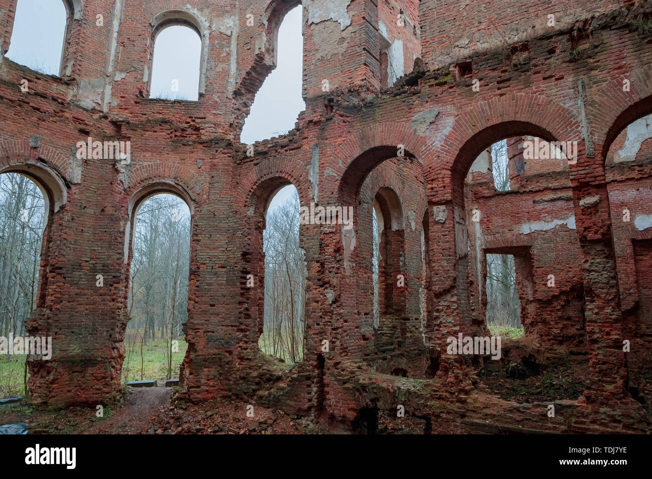 Photograph of ruined building hi-res stock photography and images - Alamy