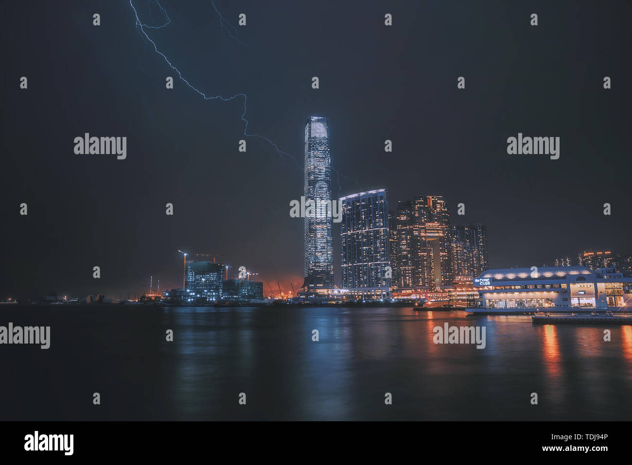 Bridges and waters in high rise building hi-res stock photography and ...