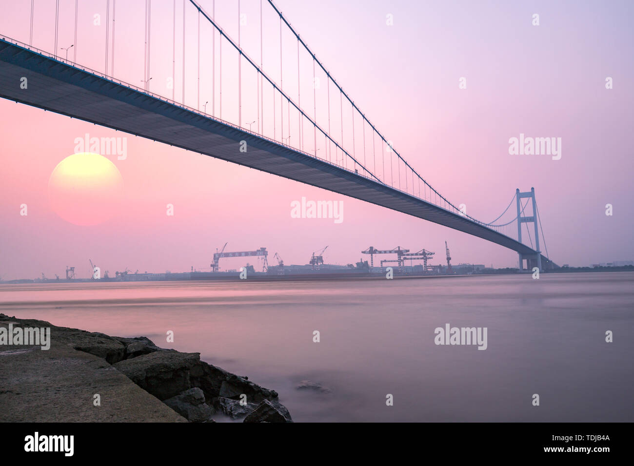 Jiangsu jiangyin yangtze river bridge Stock Photo - Alamy