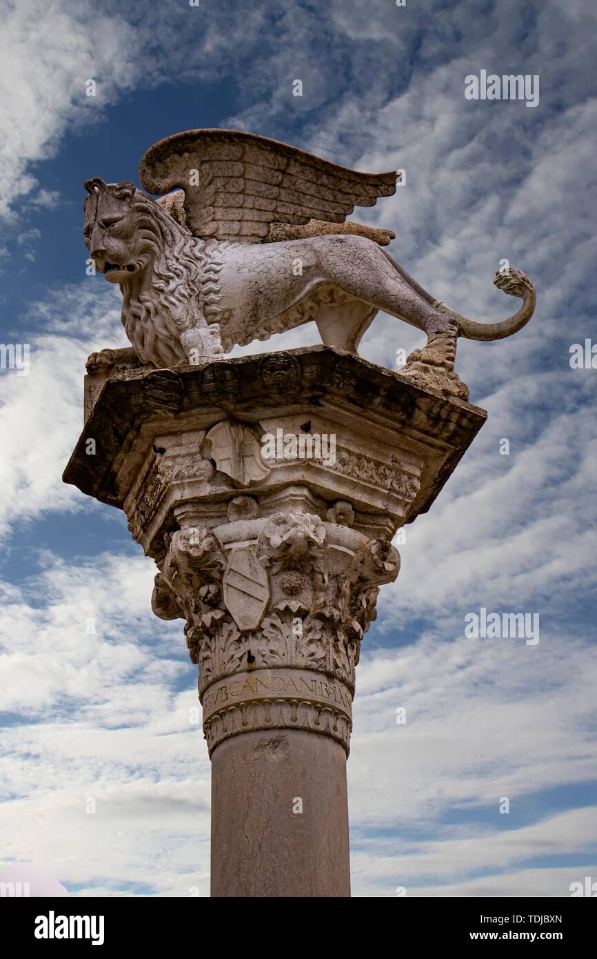 Venetian lion with wings sculpture hi-res stock photography and images ...