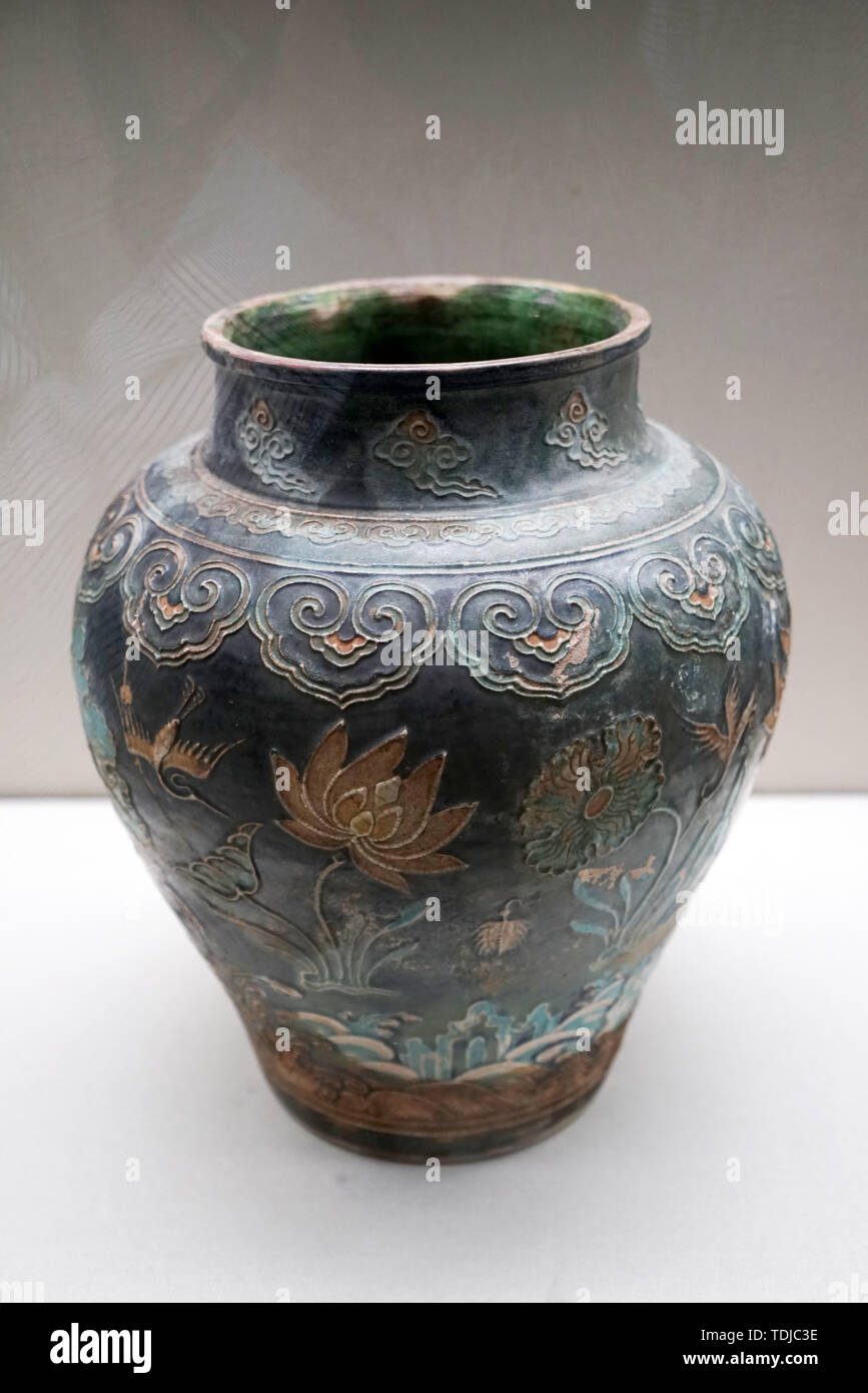 Ming Dynasty gold and jade Stock Photo - Alamy
