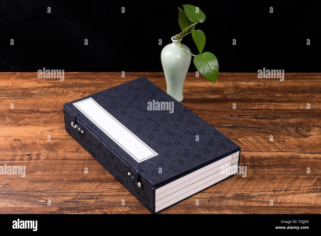 Rice paper books hi-res stock photography and images - Alamy