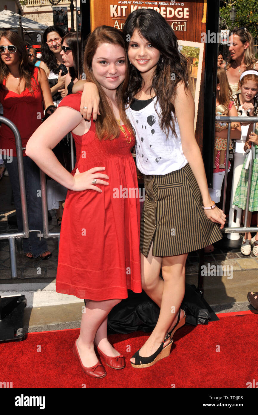 Jennifer Stone And Selena Gomez