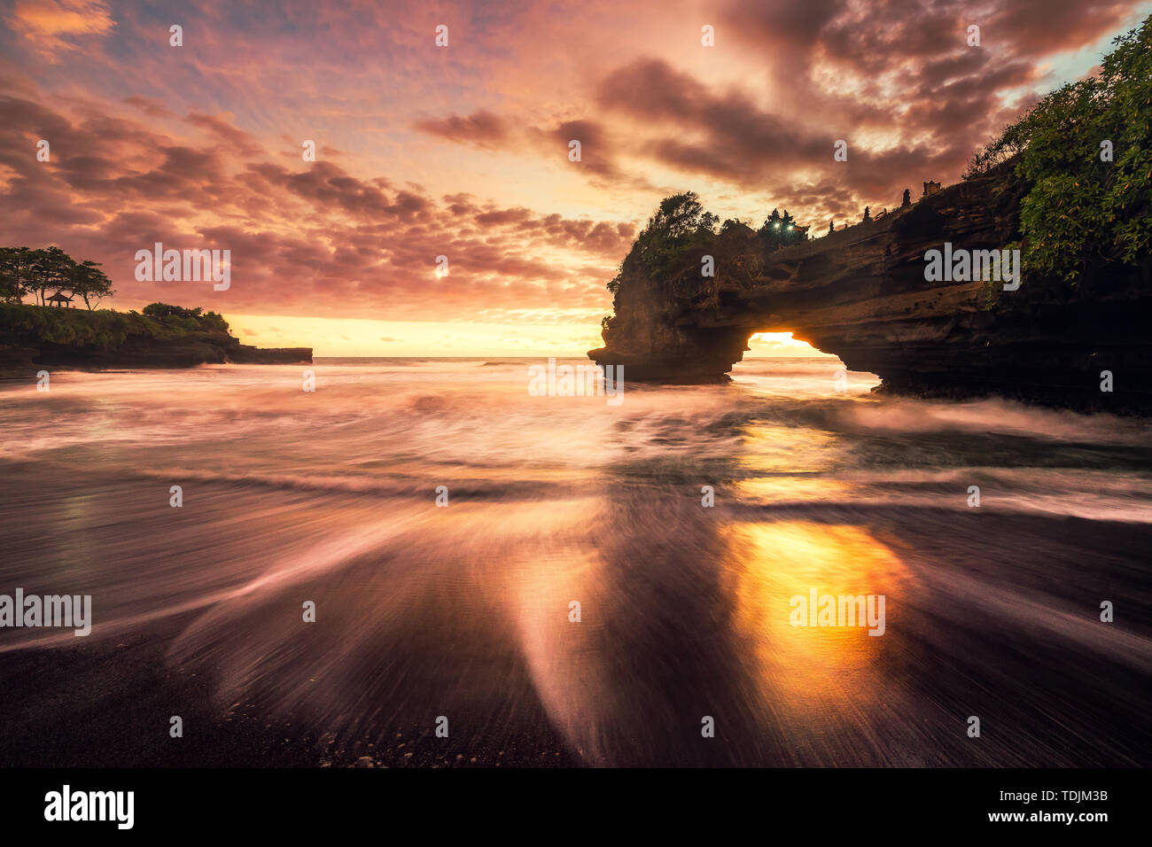 Surfing temple hi-res stock photography and images - Alamy