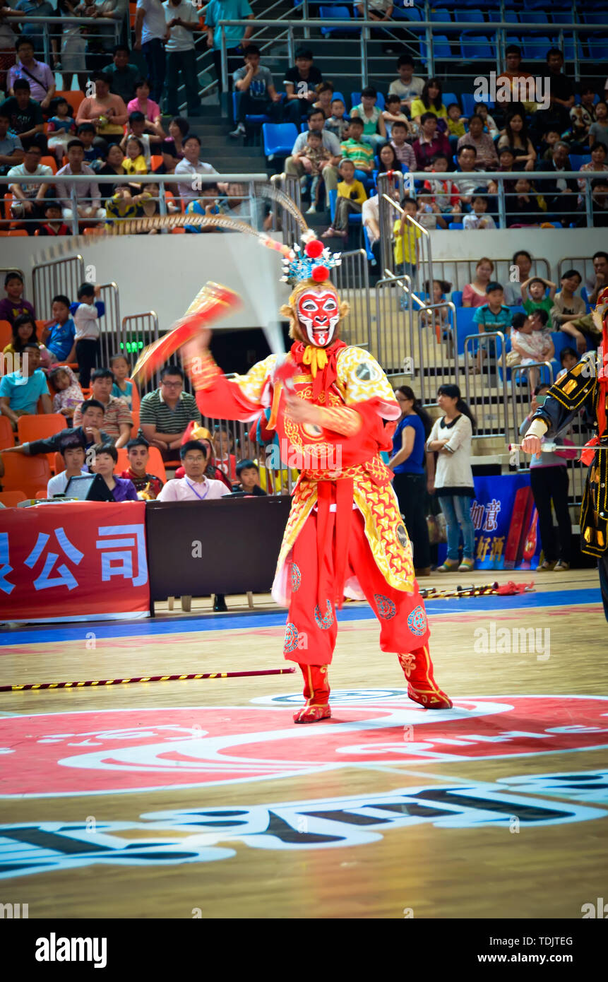 Monkey King performs Stock Photo - Alamy