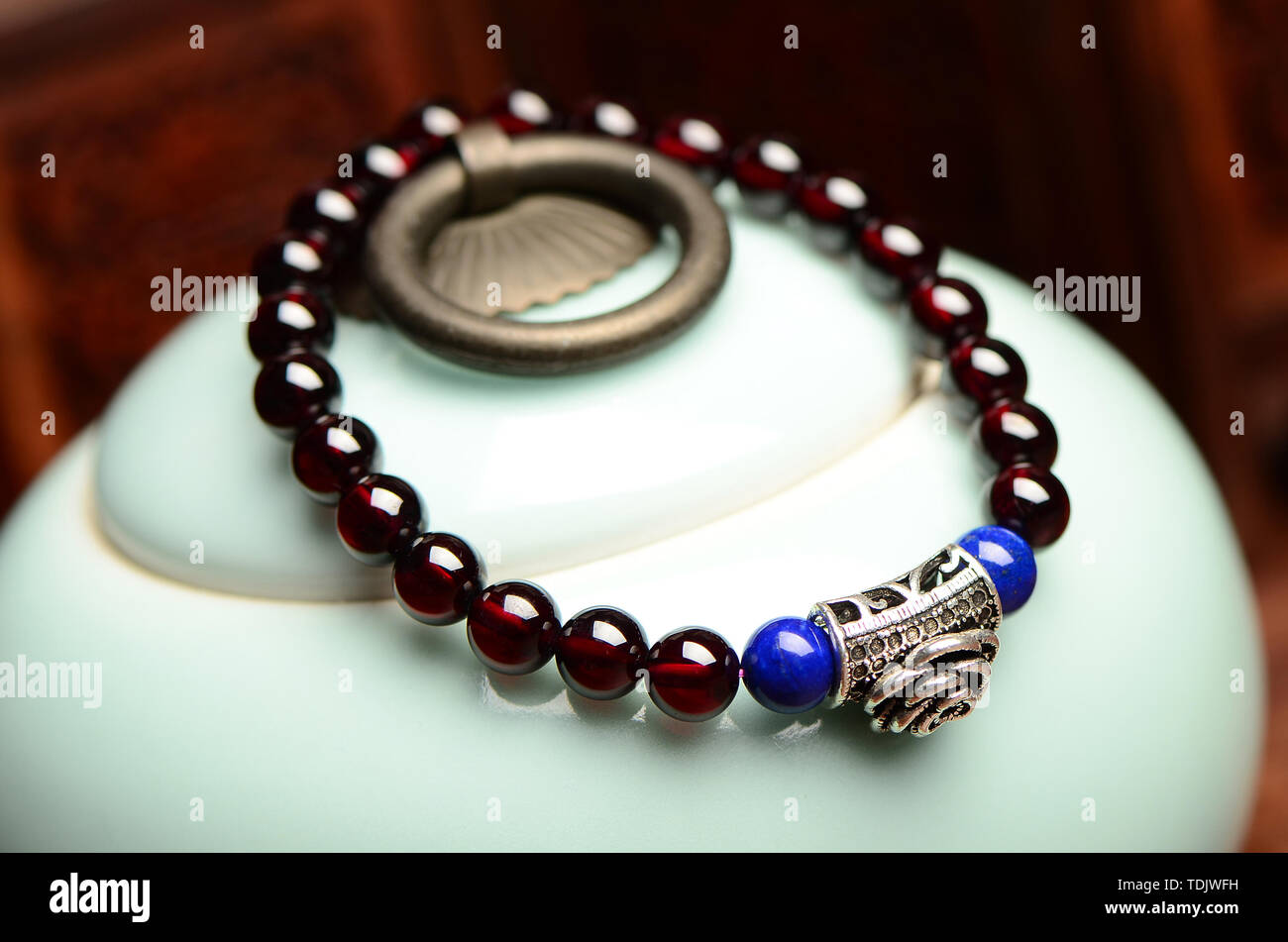Garnet hand string hi-res stock photography and images - Alamy