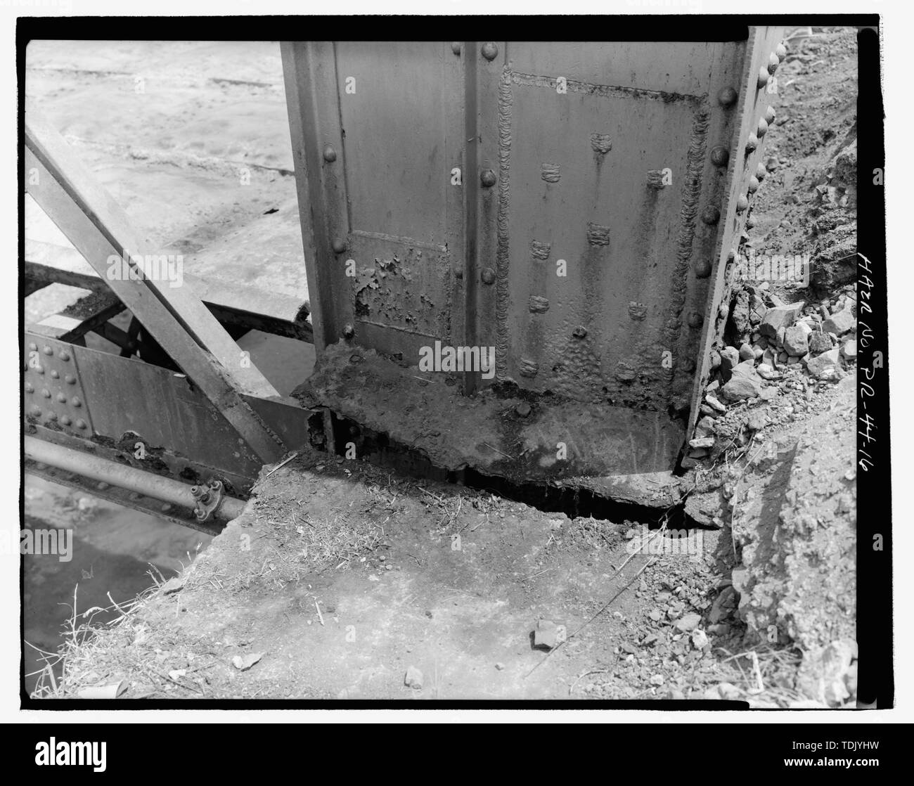 OBLIQUE DETAIL OF THE BOTTOM PART, JUST ABOVE THE SUPPORT, OF THE ...