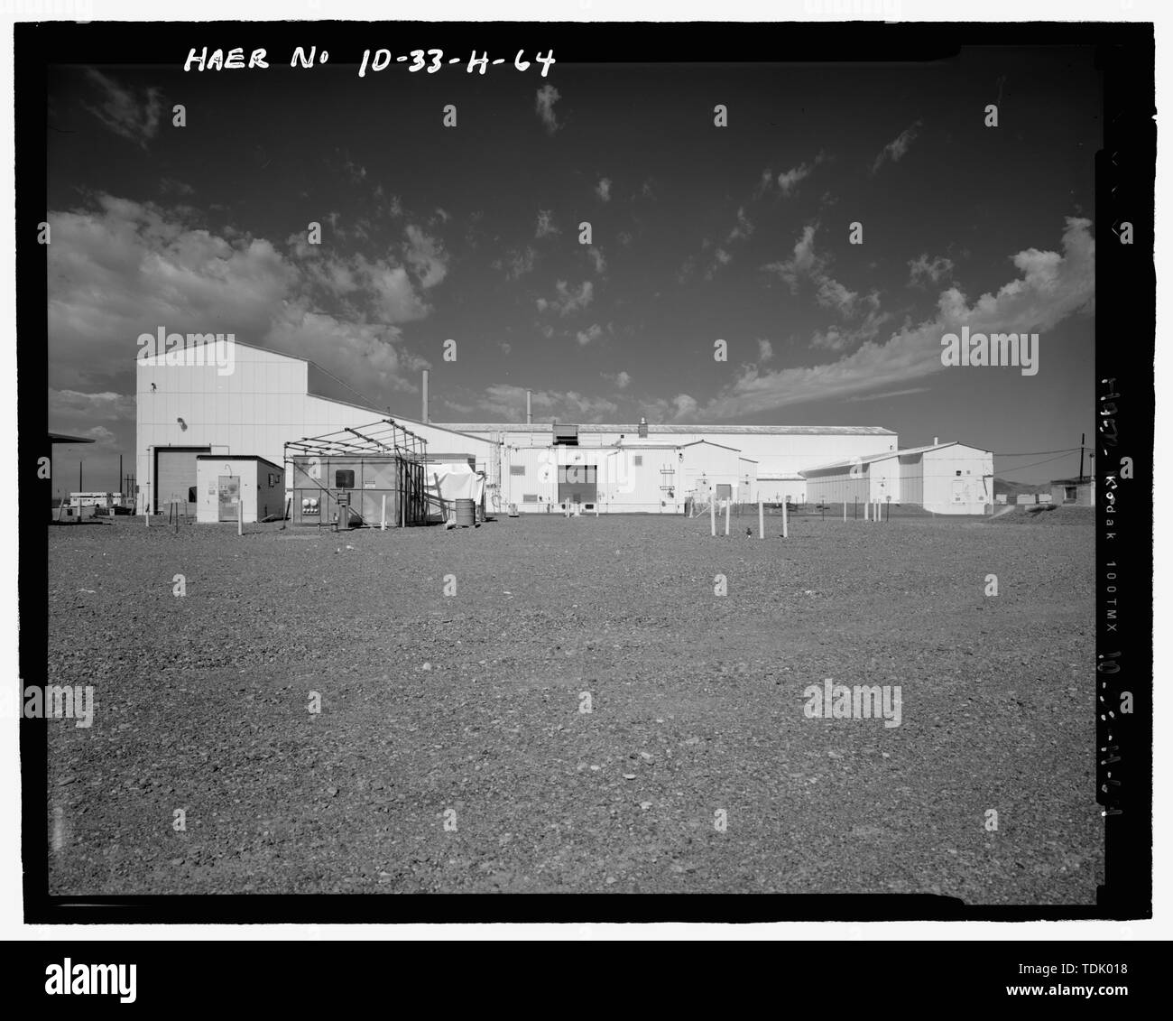 OBLIQUE PHOTO OF NORTHWEST CORNER OF FUEL STORAGE BUILDING (CPP-603 ...