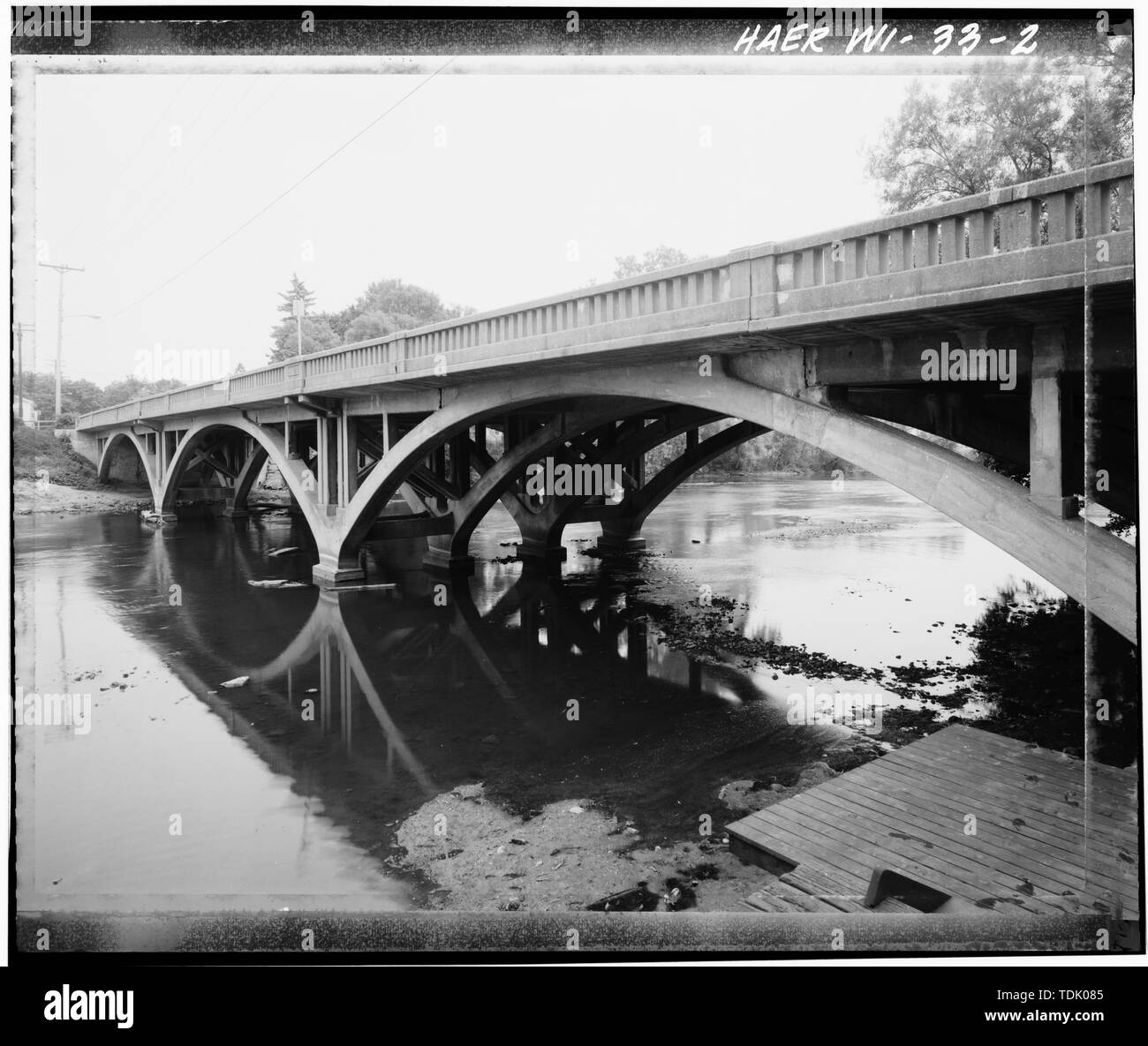 OBLIQUE VIEW OF BRIDGE, LOOKING SOUTHEAST - Milwaukee Street Bridge ...