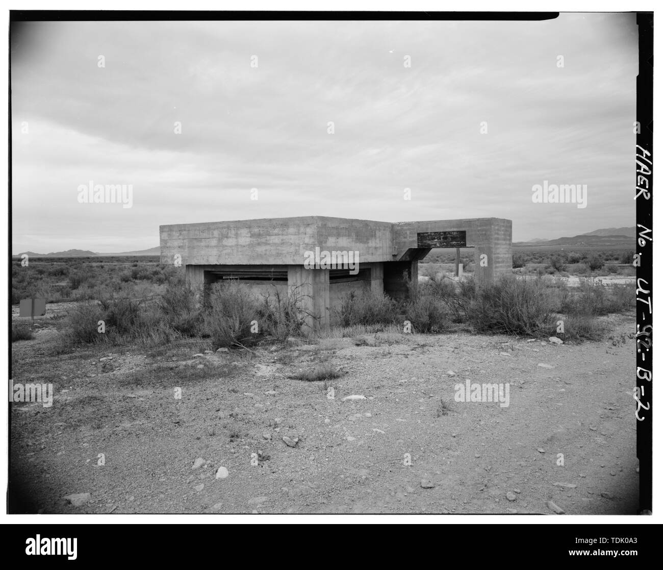 OBLIQUE VIEW OF BUNKER LOOKING NORTH. - Dugway Proving Ground, German ...