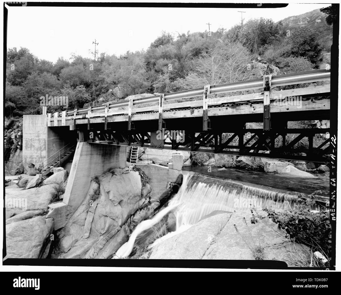 OBLIQUE VIEW OF DOWNSTREAM SIDE OF BRIDGE, LOOKING NORTHEAST. (65mm ...