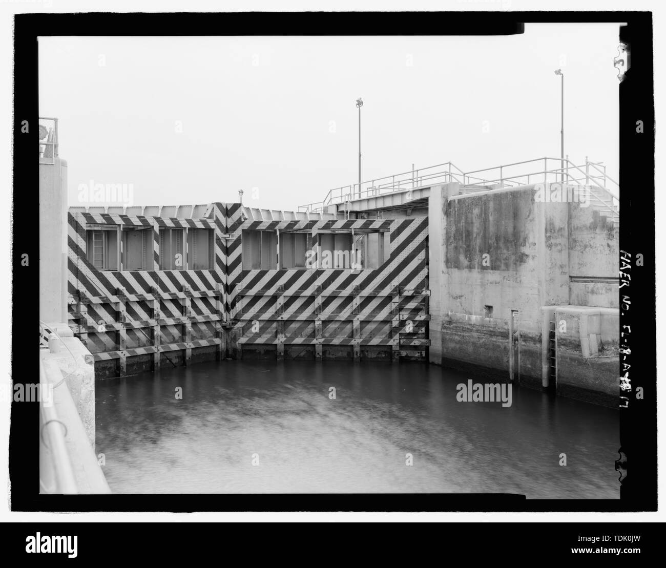 OBLIQUE VIEW OF INTERIOR OF UPPER (NORTHERN) LOCK GATES WITH NORTHEAST ...