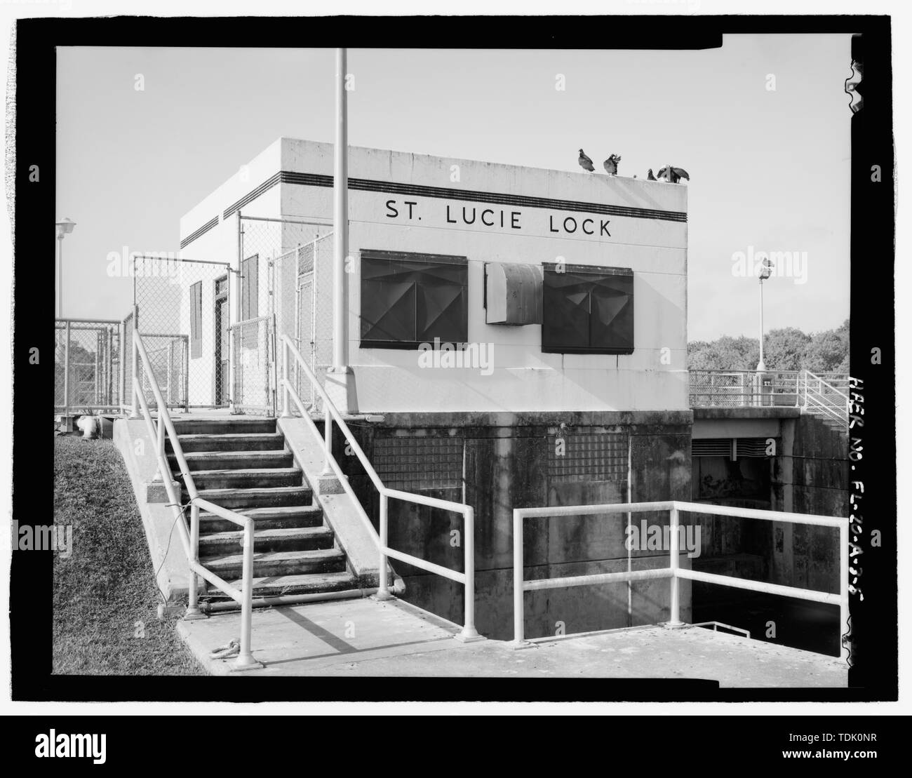 OBLIQUE VIEW OF NORTHEAST AND SOUTHEAST SIDES OF HYDROELECTRIC POWER ...