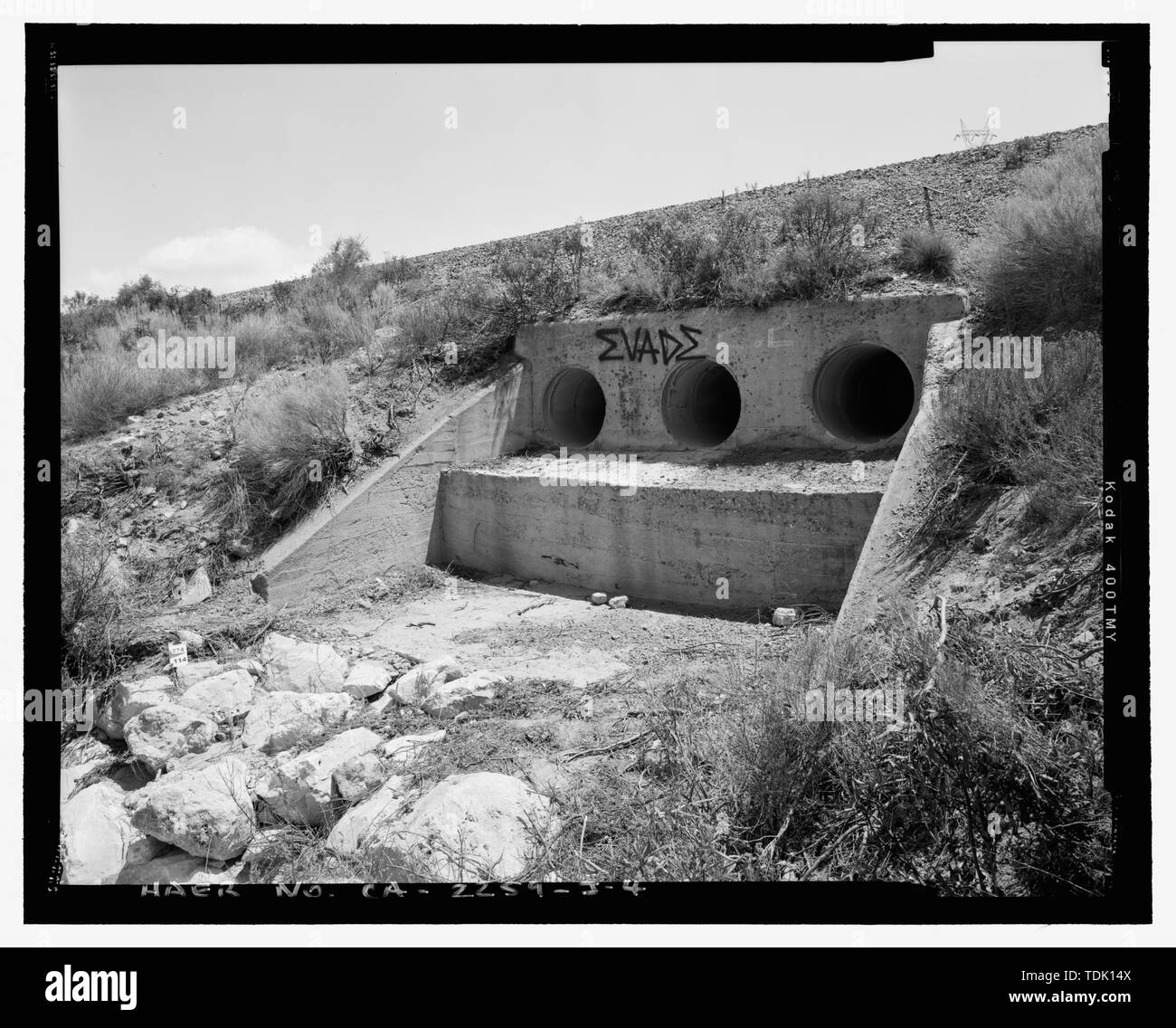 OBLIQUE VIEW OF THE CULVERT OUTLET DETAILING THE WING WALL AND THE ...