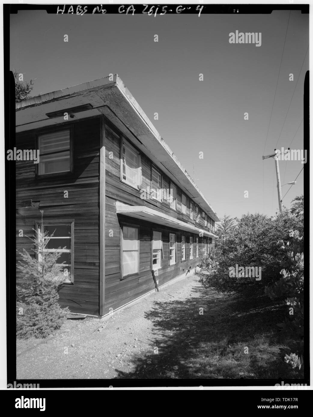OBLIQUE VIEW OF THE SOUTH ELEVATION OF BUILDING 201, LOOKING NORTHEAST ...