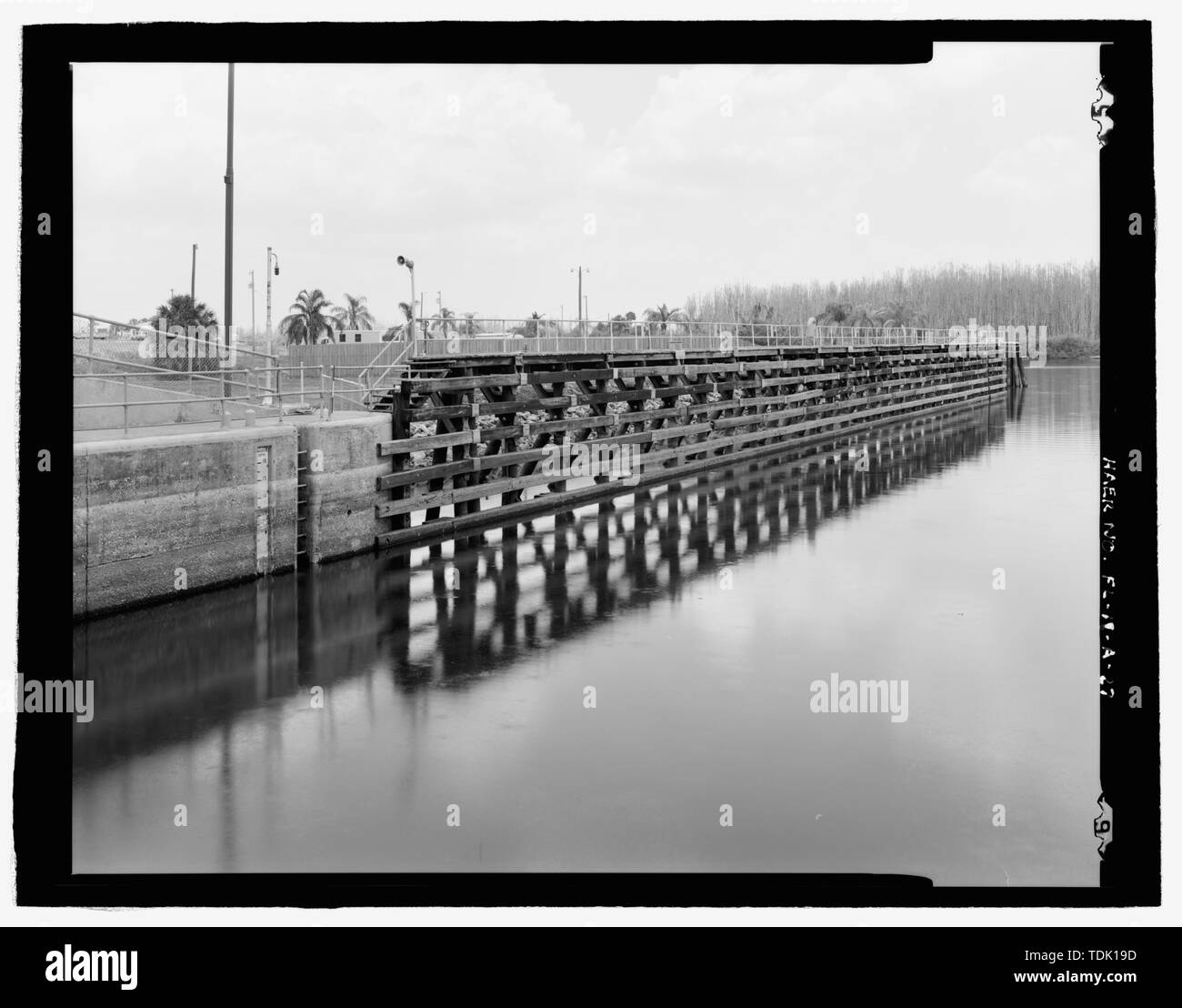 OBLIQUE VIEW OF TIMBER GUIDE WALL AT NORTHWEST CORNER OF LOCK, VIEW ...