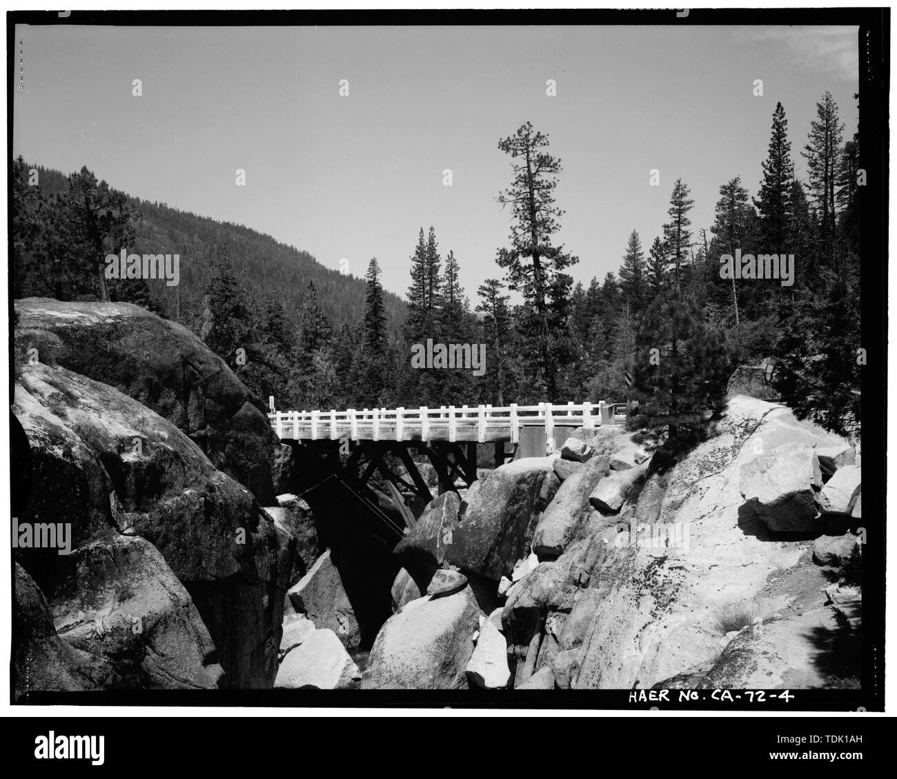 OBLIQUE VIEW OF UPSTREAM ELEVATION, LOOKING NORTHWEST - Middle Fork ...