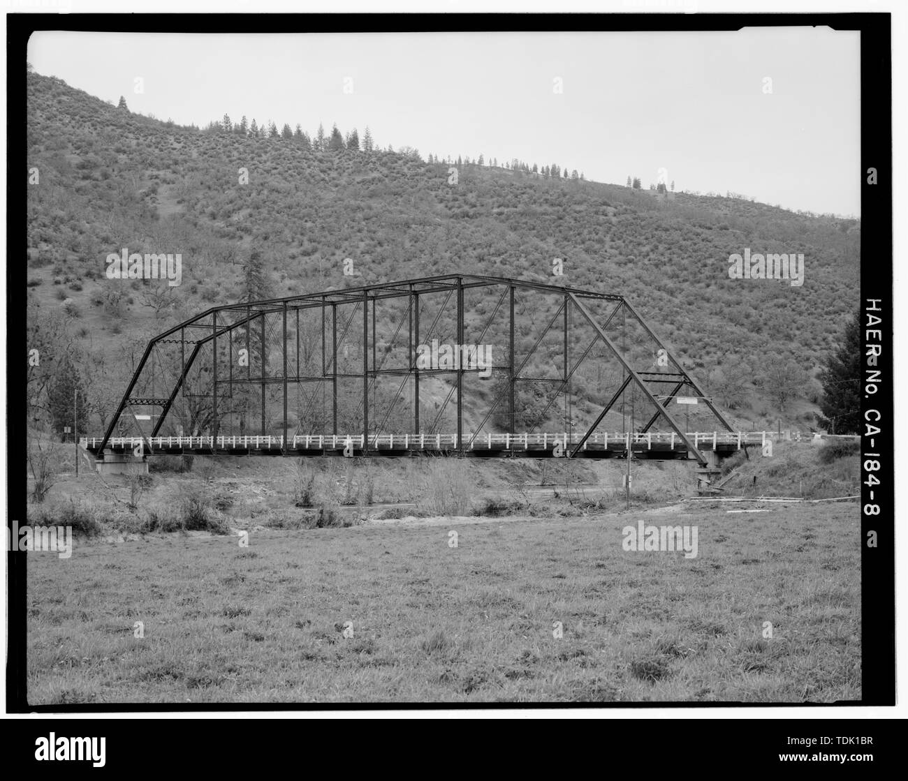 OBLIQUE VIEW OF WALKER BRIDGE FROM PASTURE SOUTH OF THE KLAMATH RIVER ...