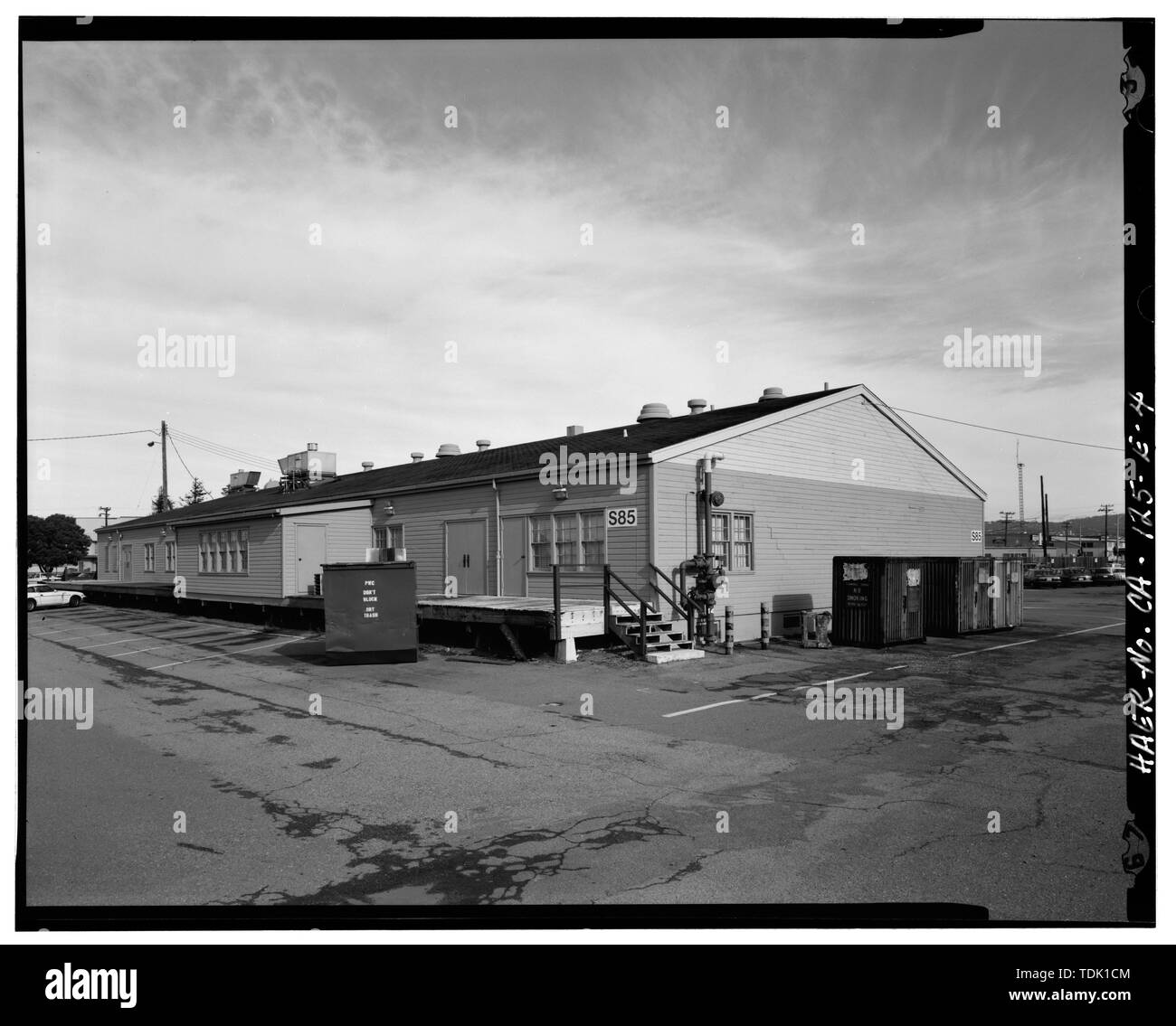 OBLIQUE VIEW OF WEST AND SOUTH FACES. - Oakland Army Base, Printing ...